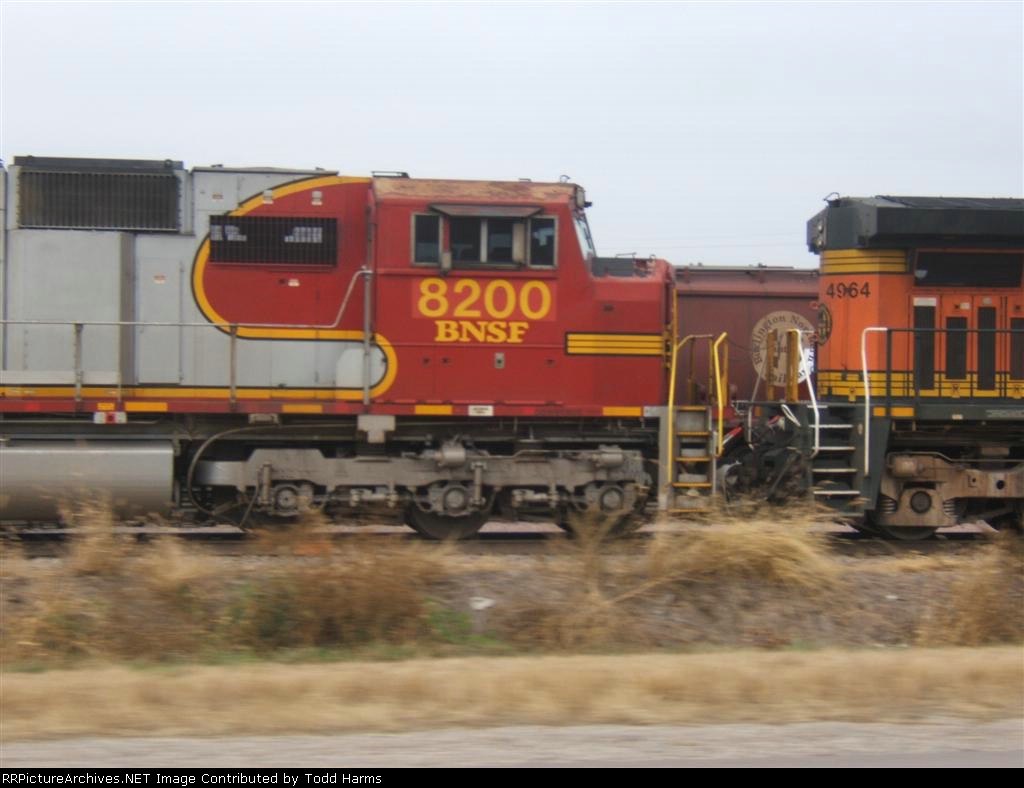 BNSF 8200